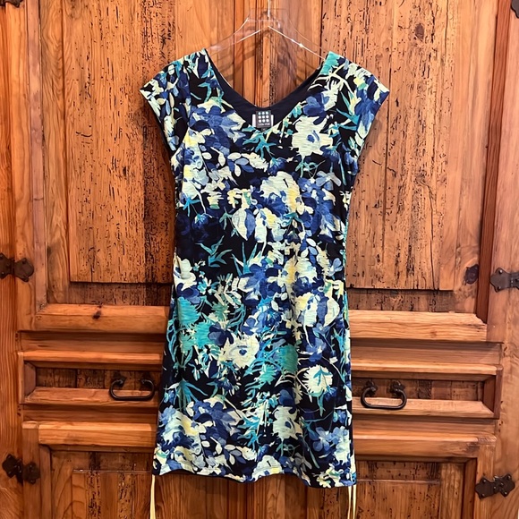 Title nine | Dresses | Title Nine Floral Navy Blue Reversible Flow2in ...